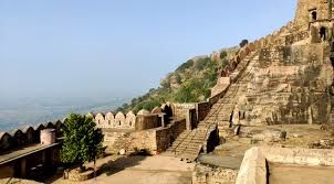 Mysterious fort of Kalinjar and its story - Tripoto